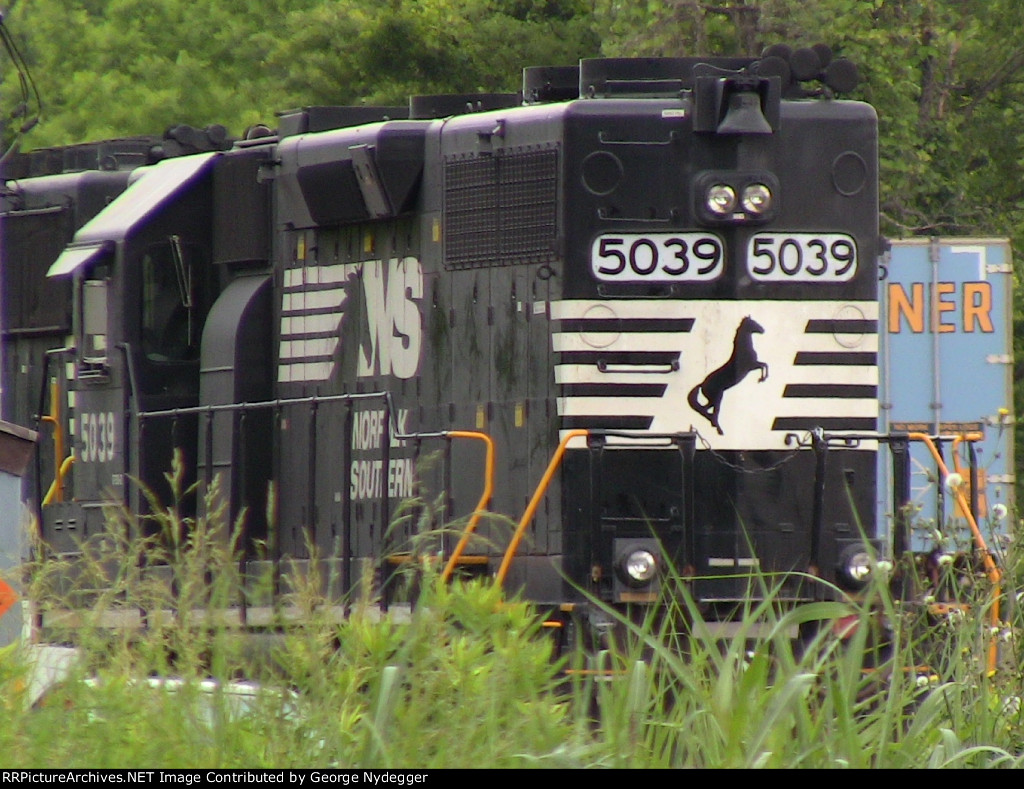 NS 5039 / GP 38-2 High-Hood